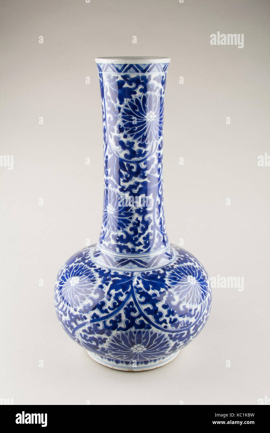 Bottle, Qing dynasty (1644–1911), Kangxi period (1662–1722), China ...