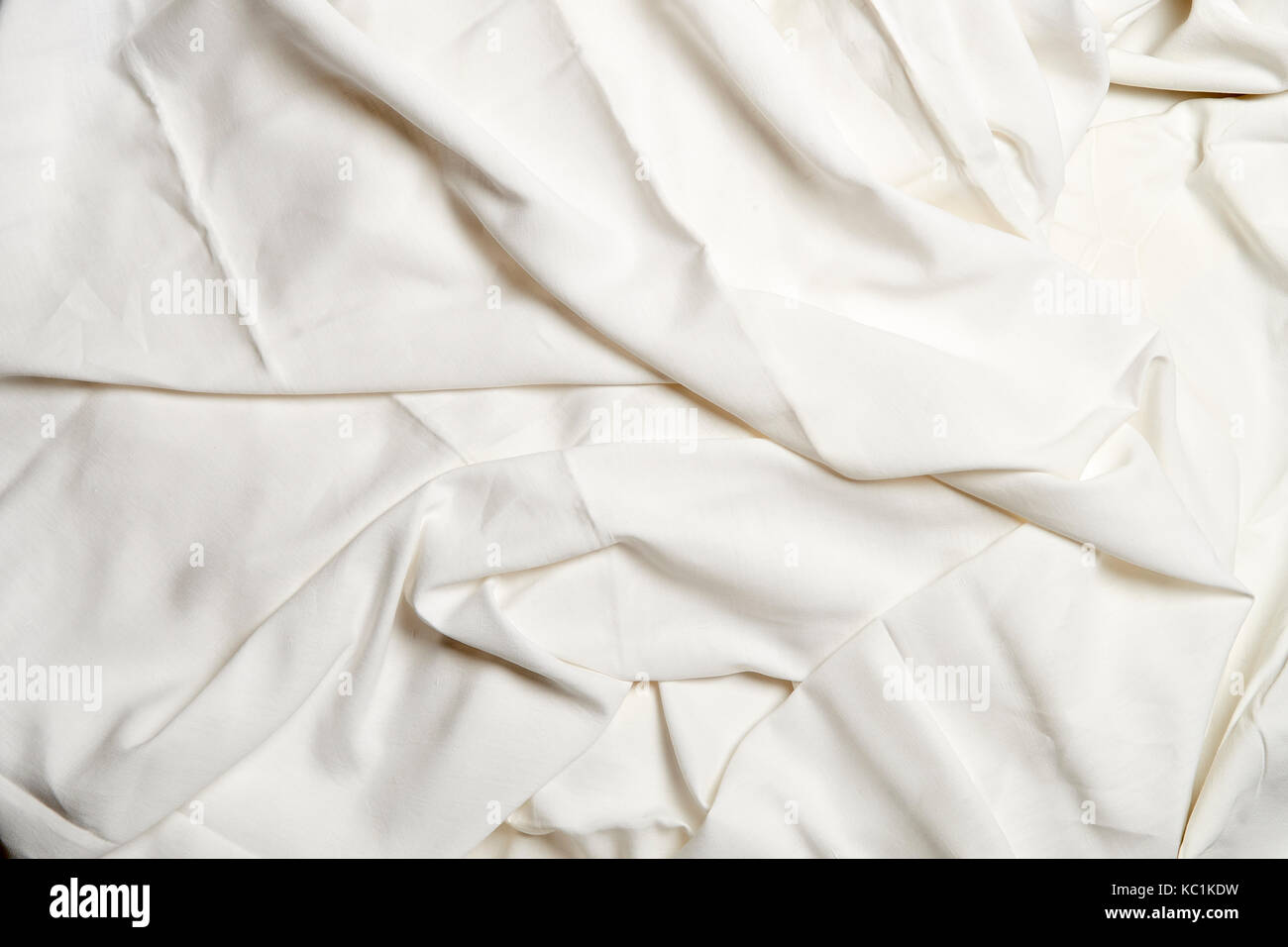 Horizontal version of textured white crumpled sheets Stock Photo - Alamy