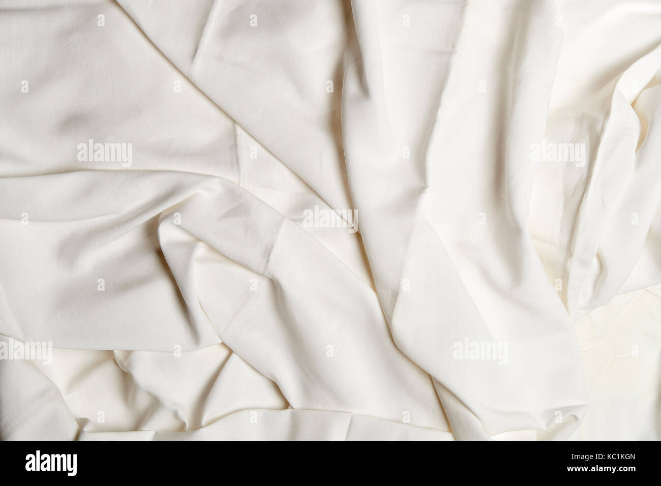 Horizontal version of textured white crumpled sheets Stock Photo - Alamy