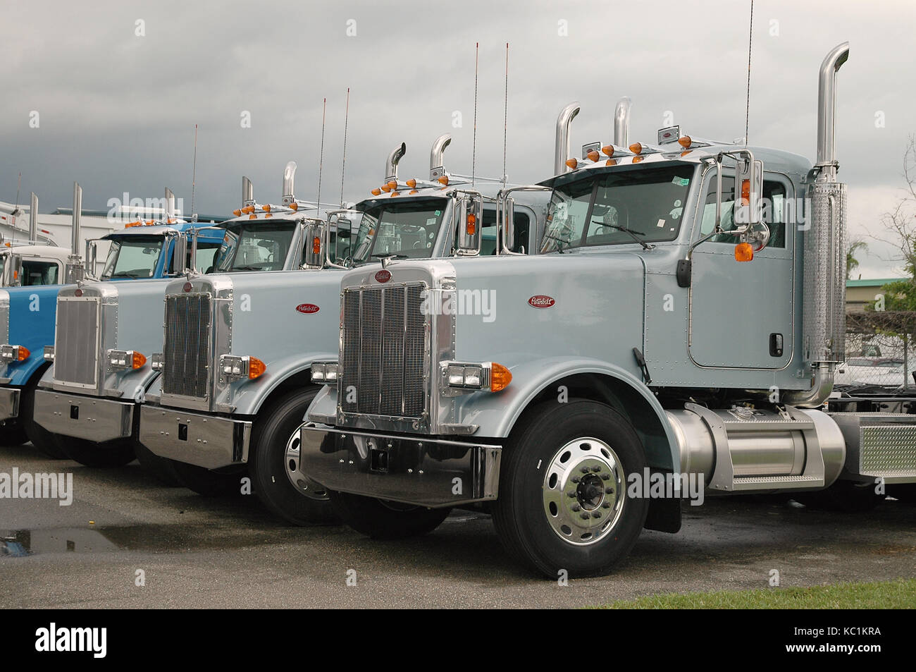 Newly built Peterbilt Truck Stock Photo - Alamy