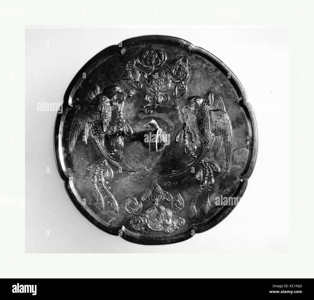 唐 鸚鵡紋銅鏡, Mirror with Parrots, Tang dynasty (618–907), 8th–9th century ...
