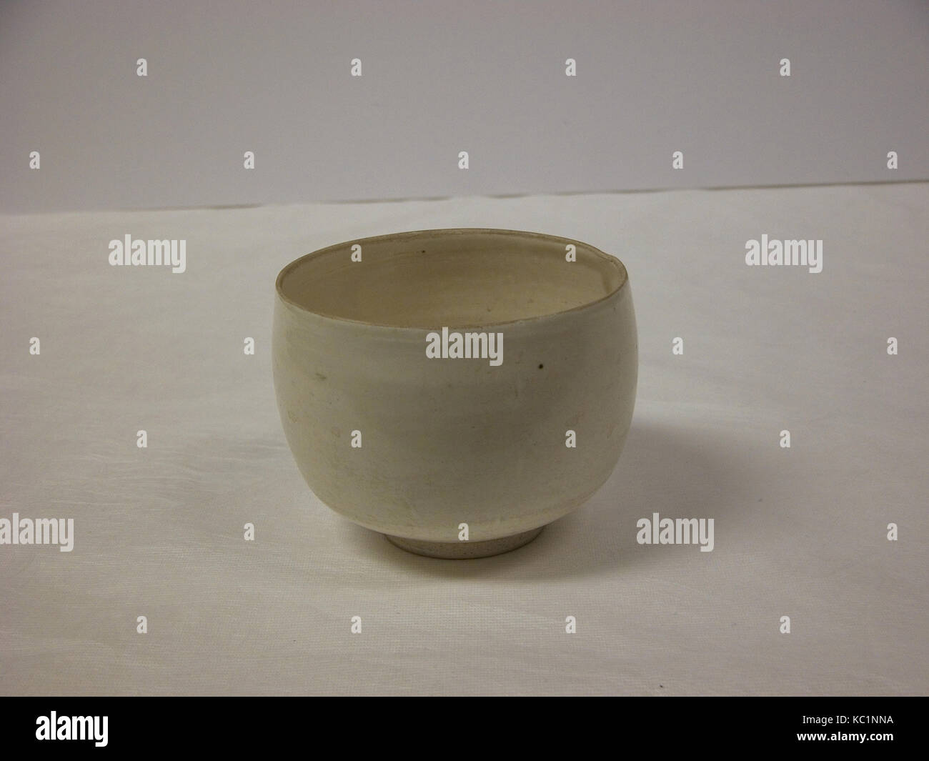 Bowl, Song dynasty (960–1279), China, Pottery (Ding type), H. 3 5/8 in ...