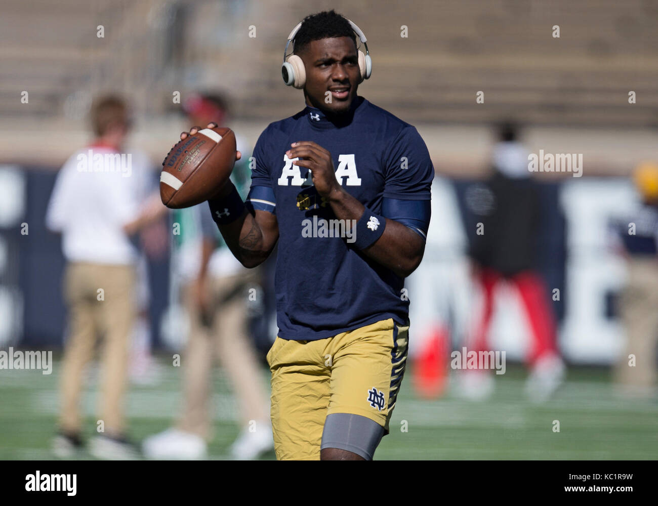 South Bend, Indiana, USA. 30th Sep, 2017. Notre Dame quarterback ...