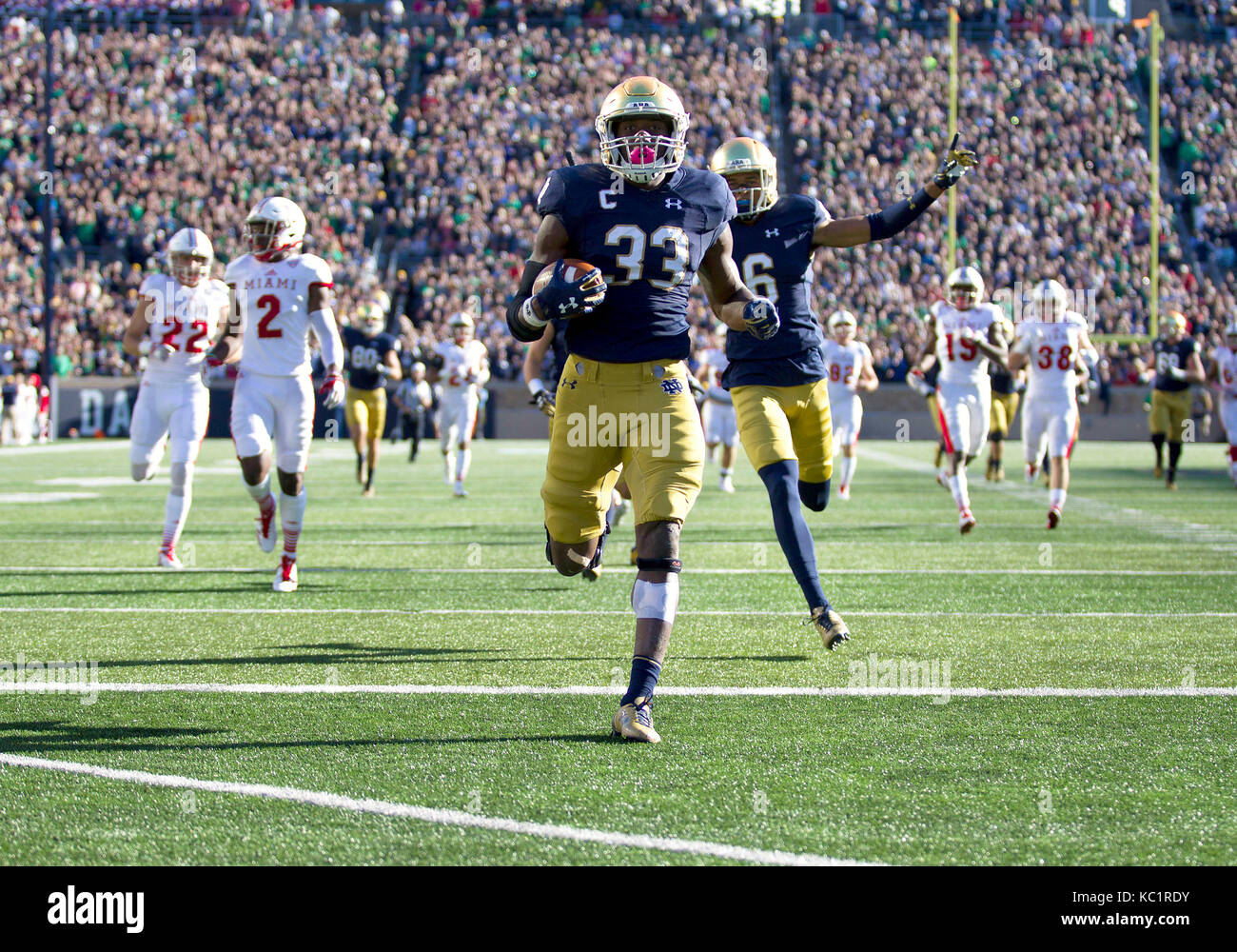 South Bend, Indiana, USA. 30th Sep, 2017. Notre Dame running back Josh ...