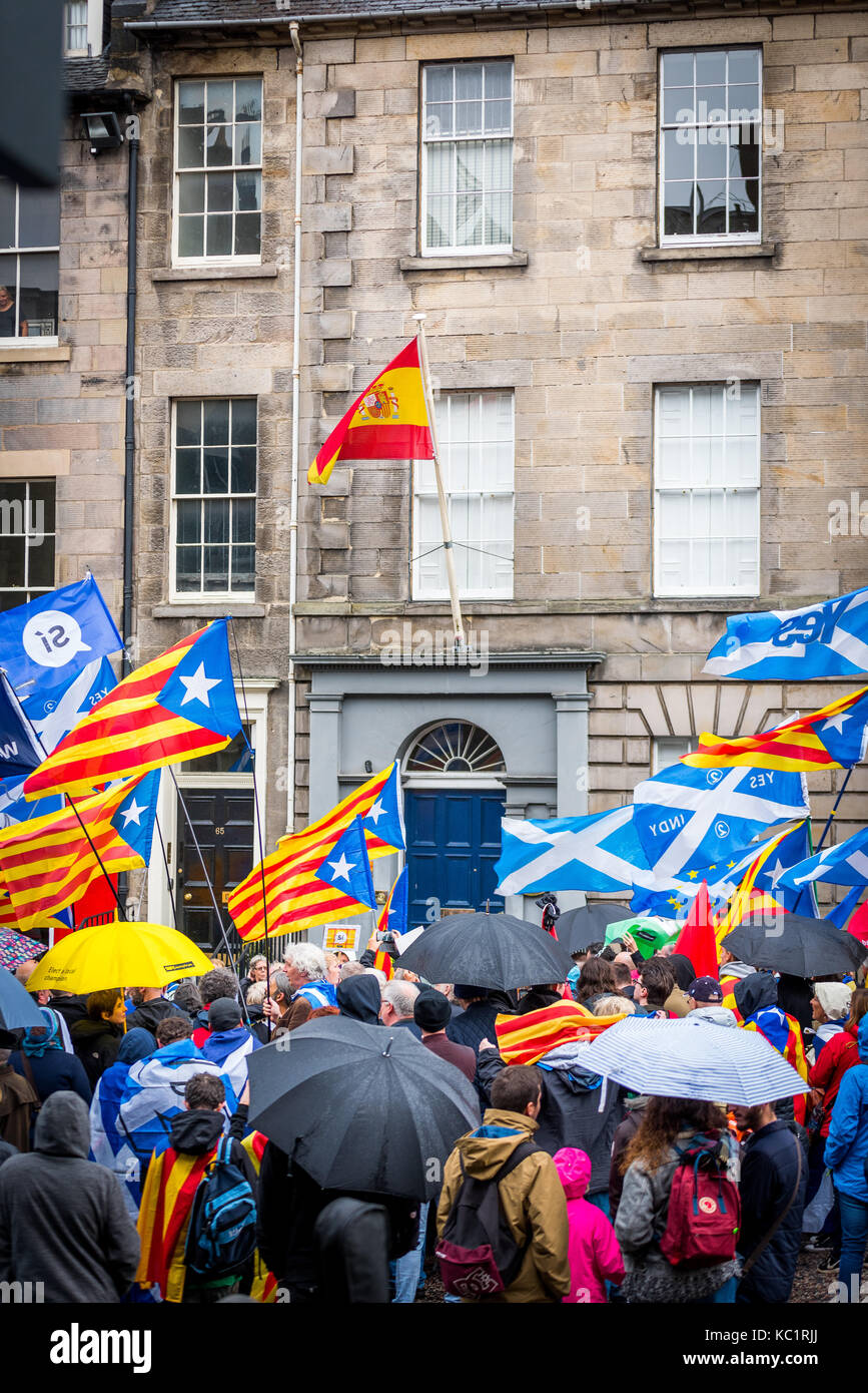 Edinburgh, UK. 01st Oct, 2017. Demonstrators gather outside the Spanish ...