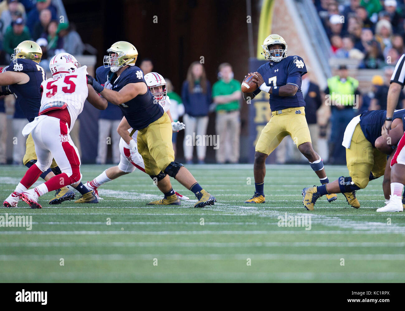 South Bend, Indiana, USA. 30th Sep, 2017. Notre Dame quarterback ...