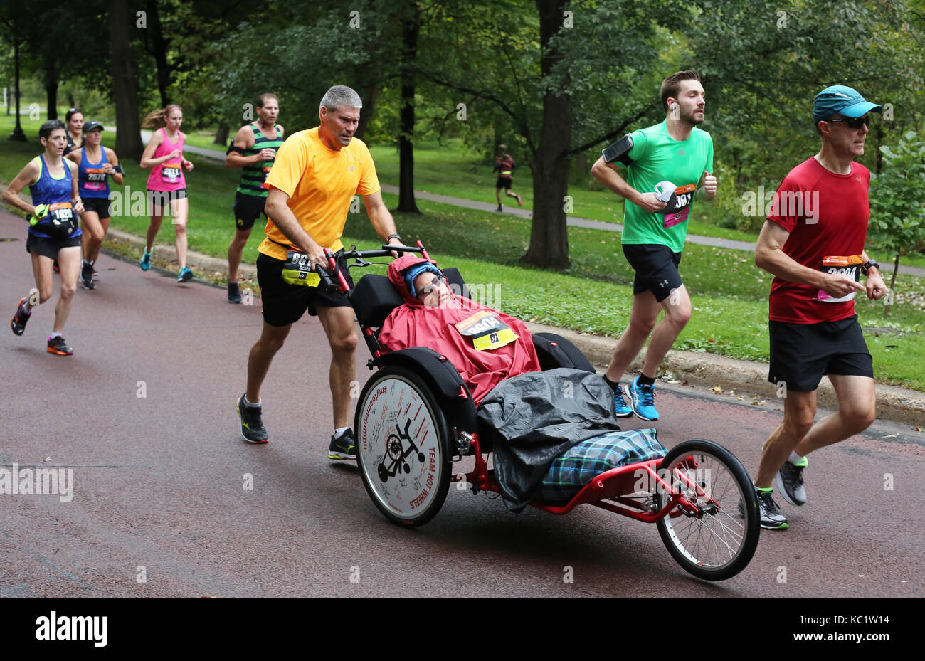 Minneapolis, Minnesota, USA. 1st October, 2017. A runner pushing a ...