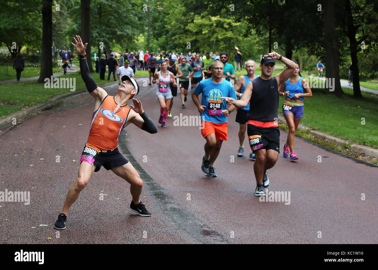 Minneapolis, Minnesota, USA. 1st October, 2017. A runner in the Twin ...