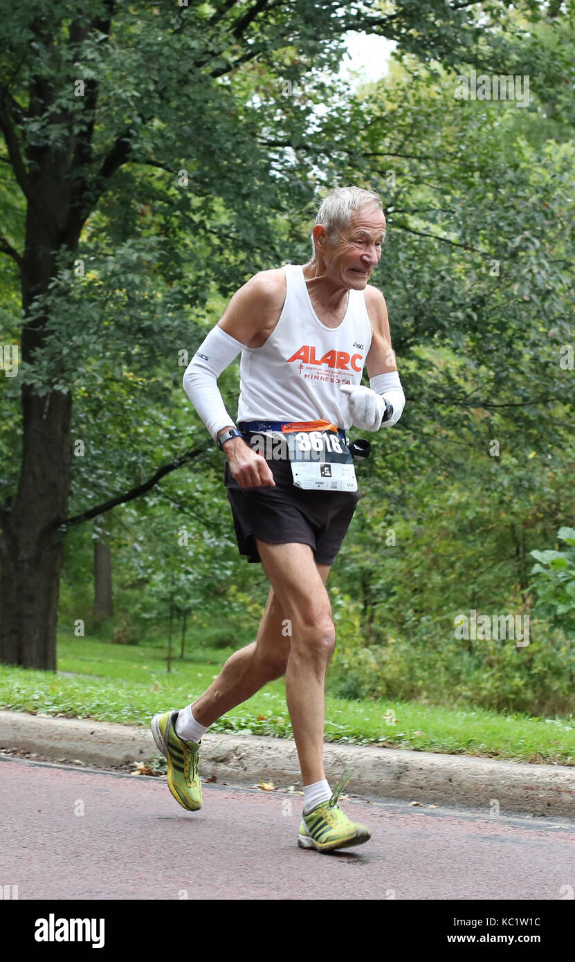 Marathon running 70s hi-res stock photography and images - Alamy
