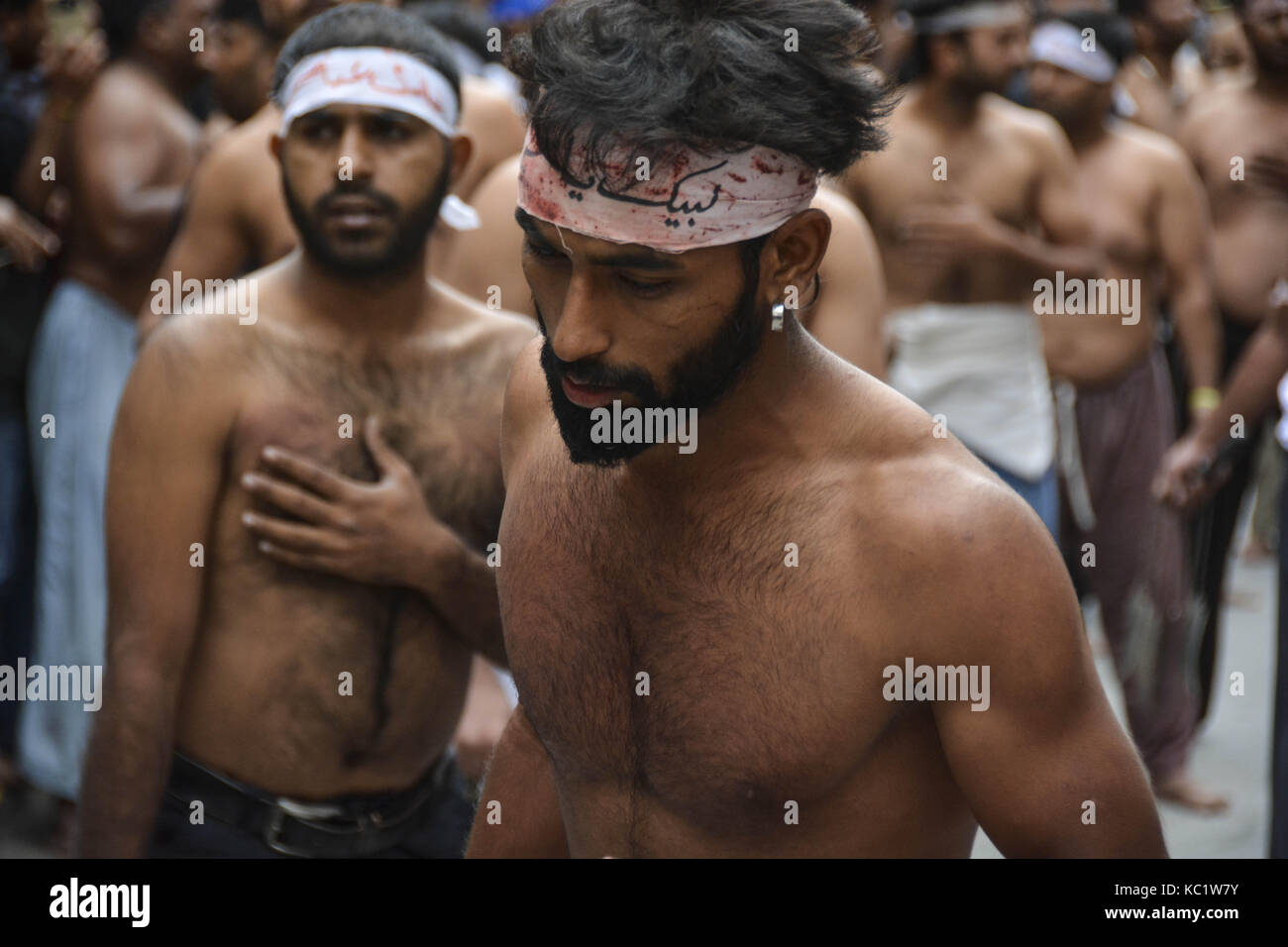 Piraeus, Greece. 1st Oct, 2017. On the day of Ashura, Shia Muslim men ...