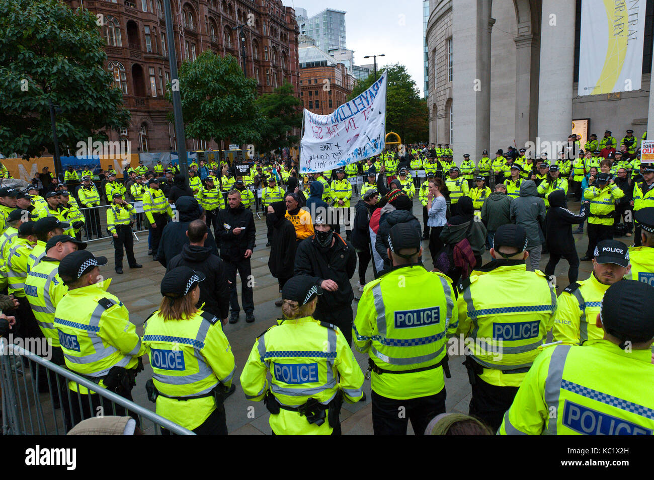 Manchester, UK. 1st Oct, 2017. Activists are kettled in St peter's ...