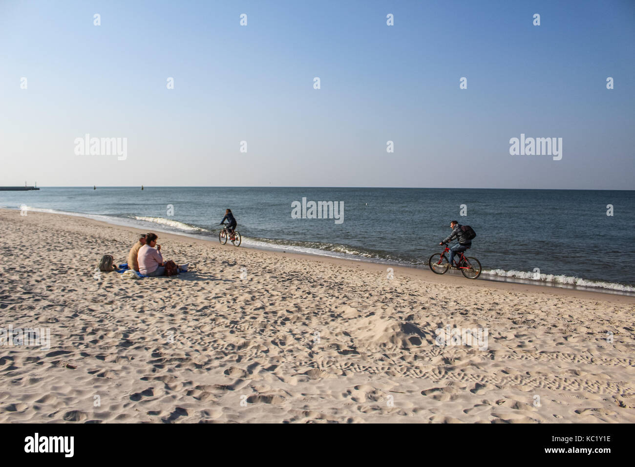 Rowy, Poland. 30th Sep, 2017. People walking and biking at the Baltic ...