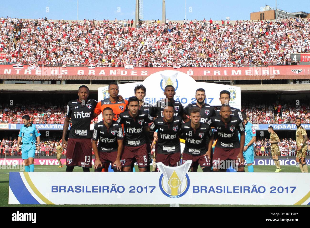 SÃO PAULO, SP - 01.10.2017: SPFC X SPORT - São Paulo team pose with new ...