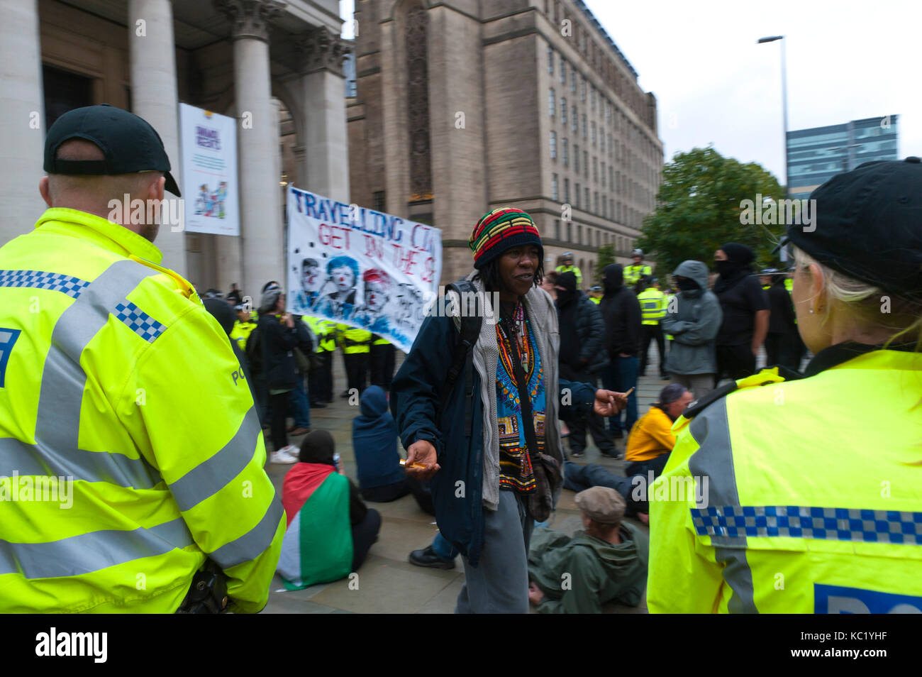 Manchester, UK. 1st Oct, 2017. Activists are kettled in St peter's ...