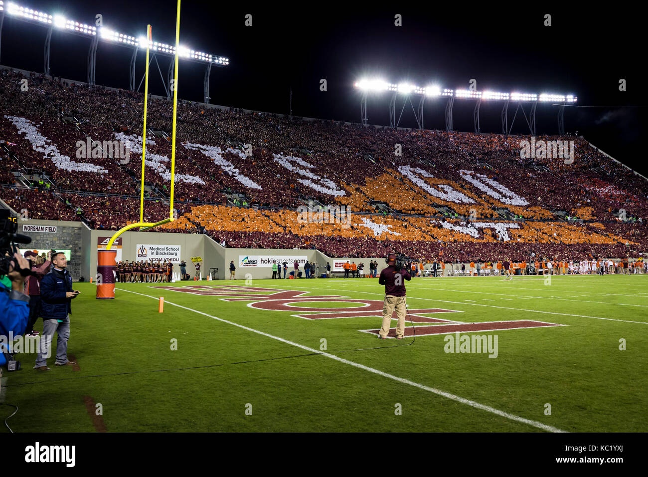 Card stunt hi-res stock photography and images - Alamy