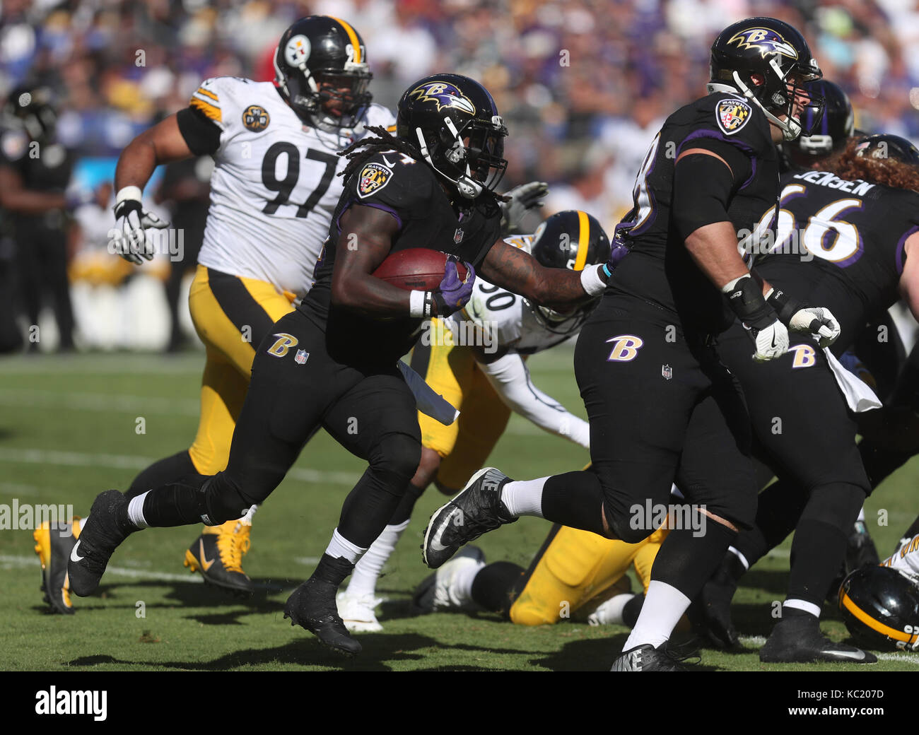 Alex collins ravens hi-res stock photography and images - Alamy
