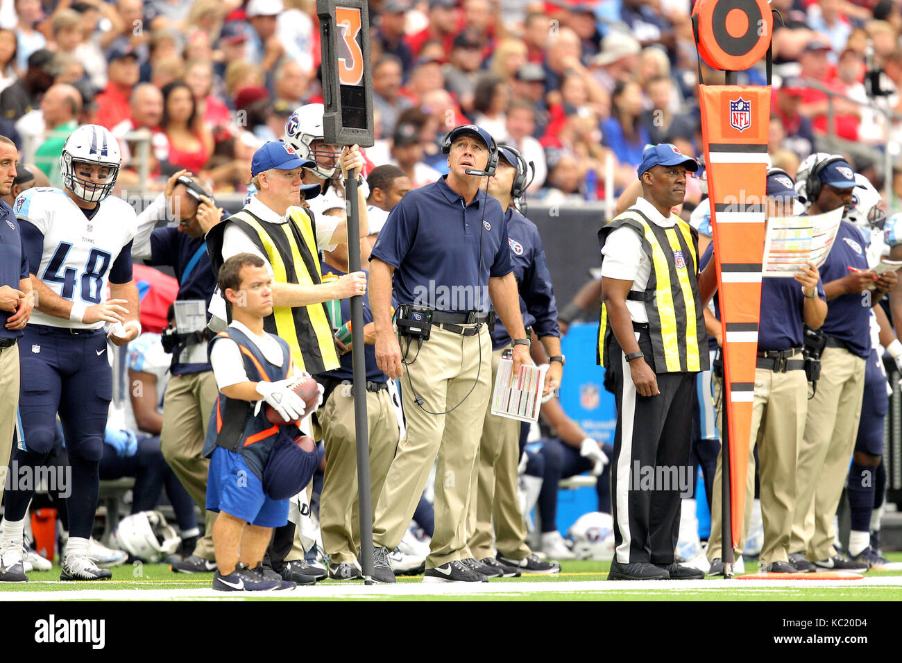 Tennessee titans head coach mike hi-res stock photography and images ...