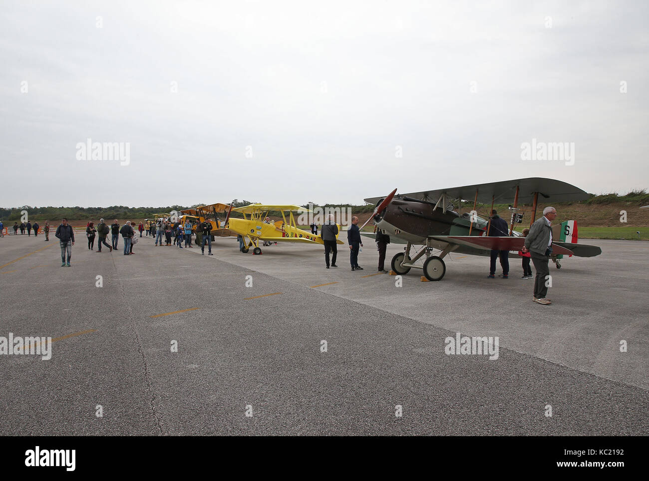 The reenactment of the aerial battle of Istrana is full of visitors ...