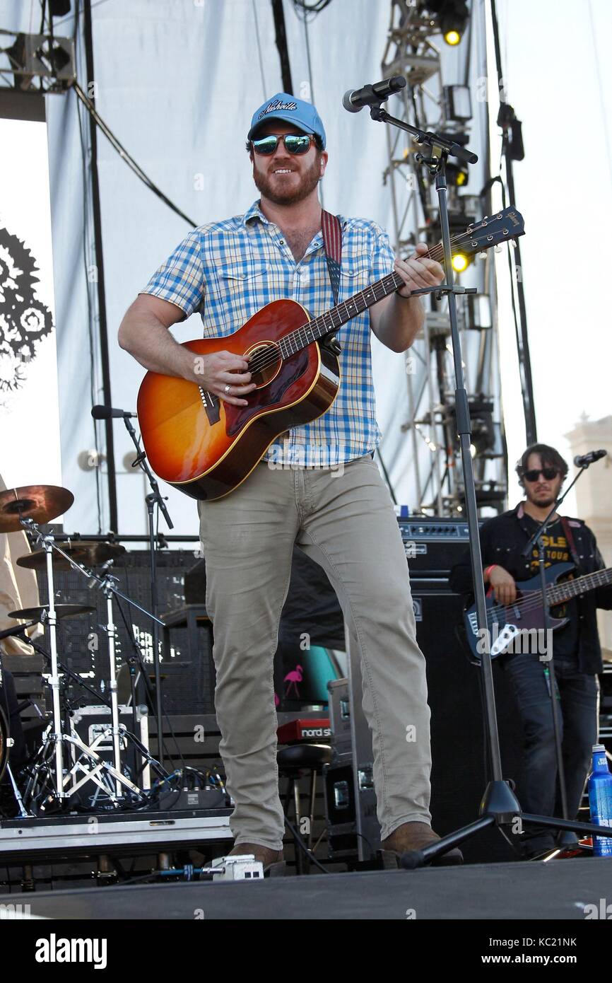 Las Vegas, NV, USA. 1st Oct, 2017. Tyler Reeve on stage for Route 91 ...