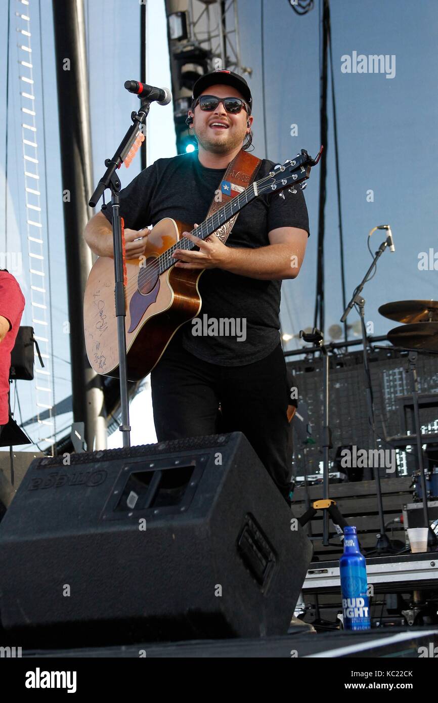 Las Vegas, NV, USA. 1st Oct, 2017. Josh Abbott of the Josh Abbott Band ...