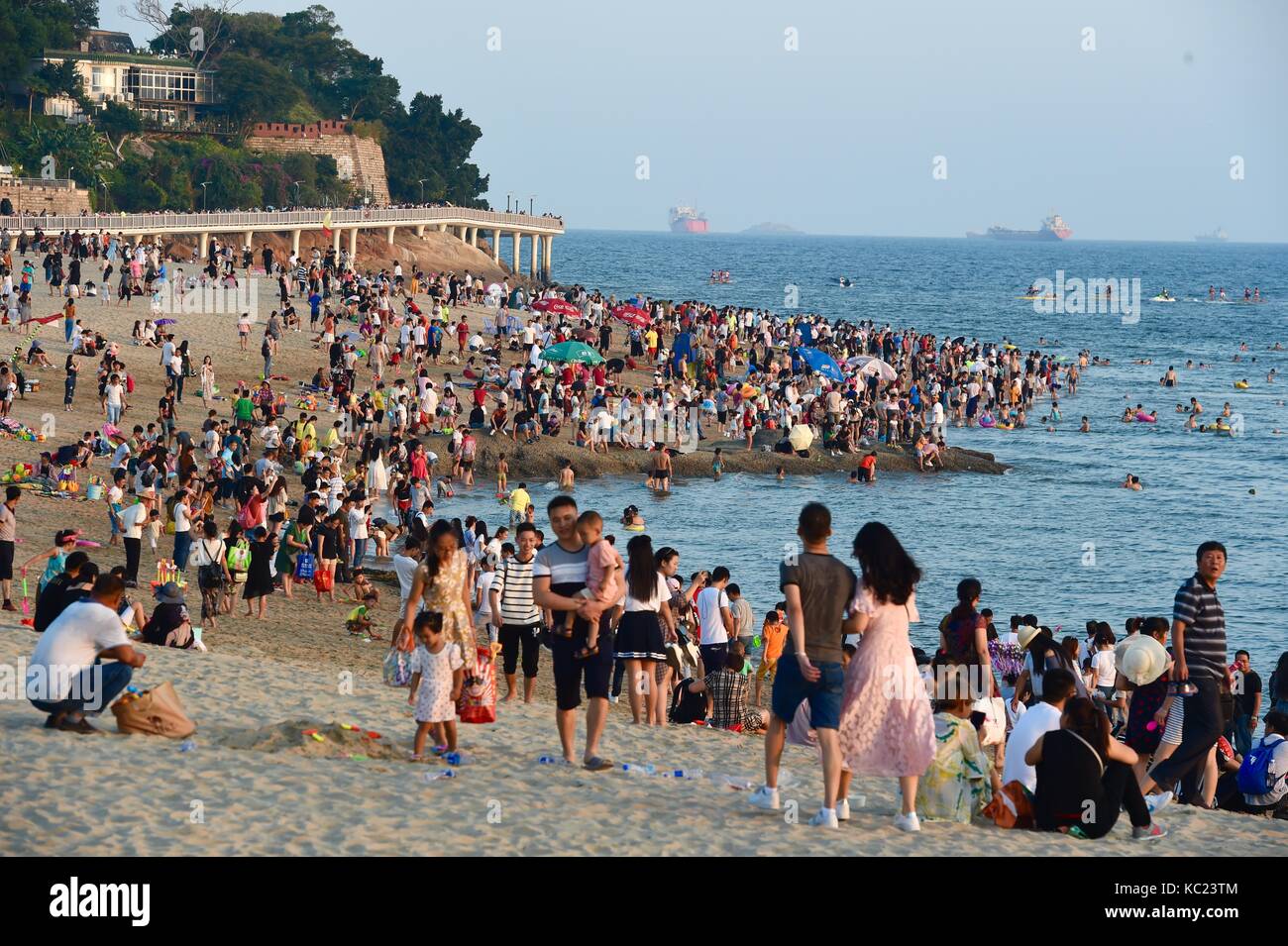 Xiamen, China's Fujian Province. 1st Oct, 2017. Tourists enjoy ...