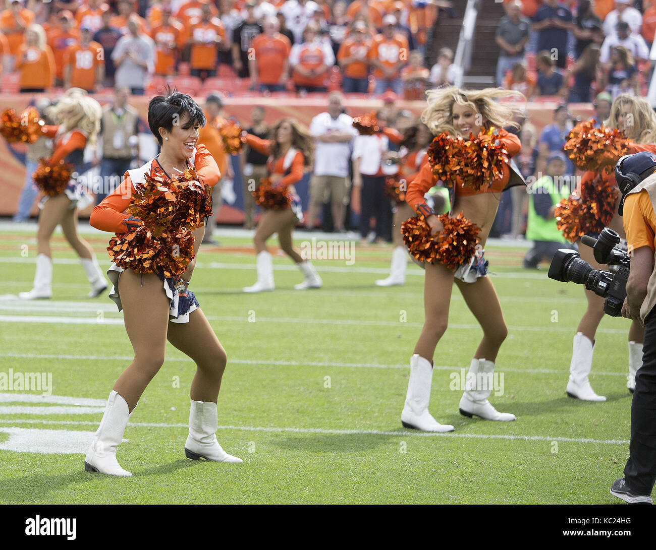Denver broncos cheerleaders hi-res stock photography and images - Alamy