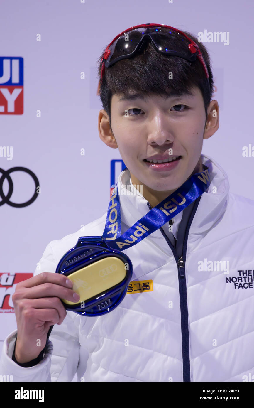 Budapest. 1st Oct, 2017. Gold medalist Lim Hyo Jun of South Korea shows ...