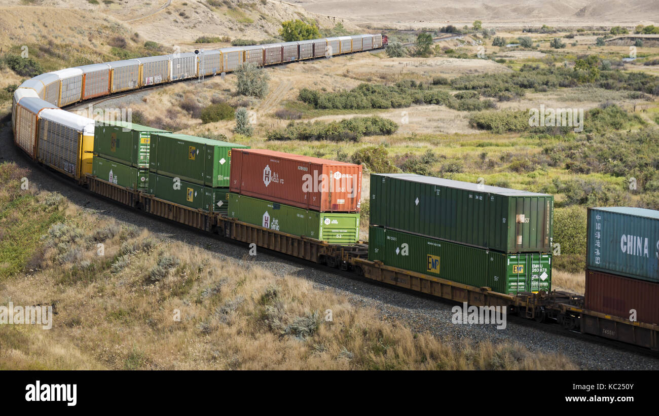 Canadian pacific intermodal freight train hi-res stock photography and ...