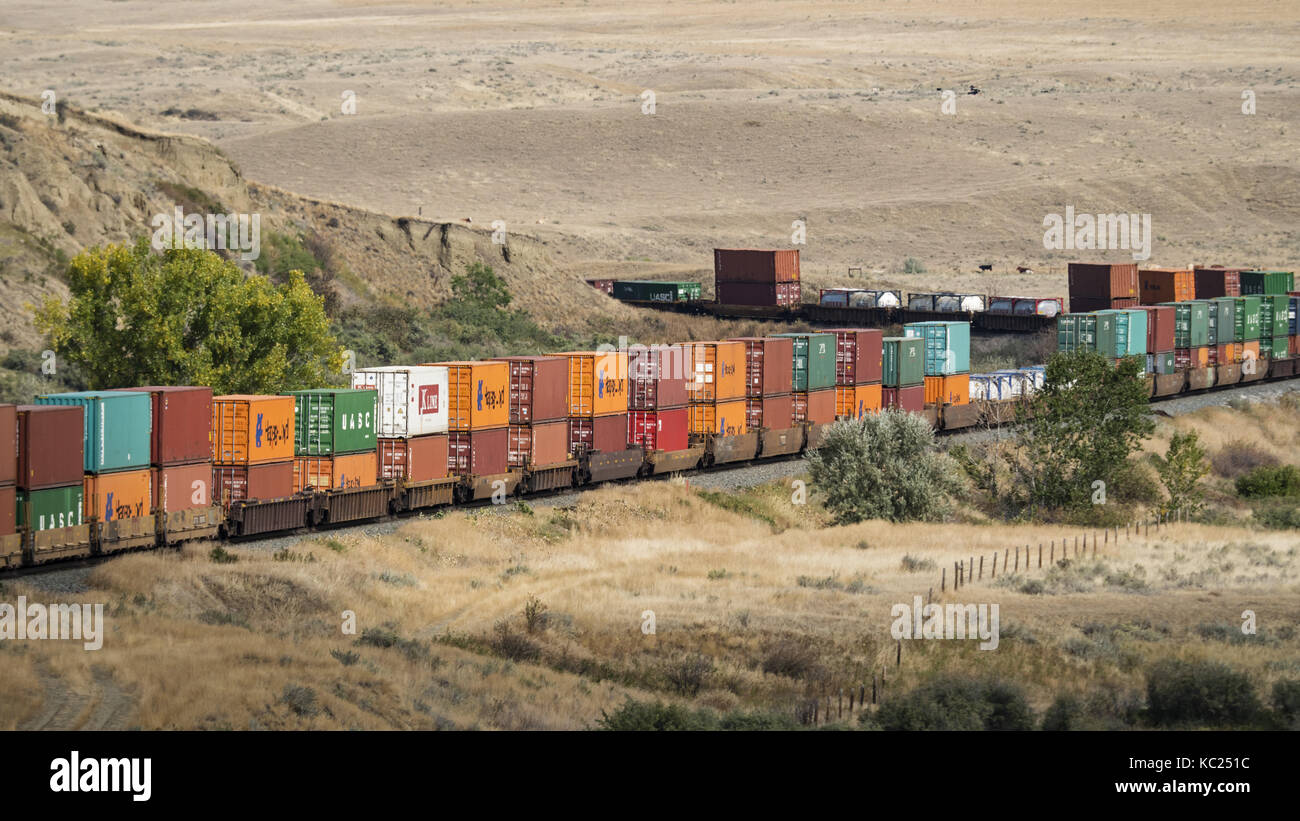 Canadian pacific intermodal freight train hi-res stock photography and ...