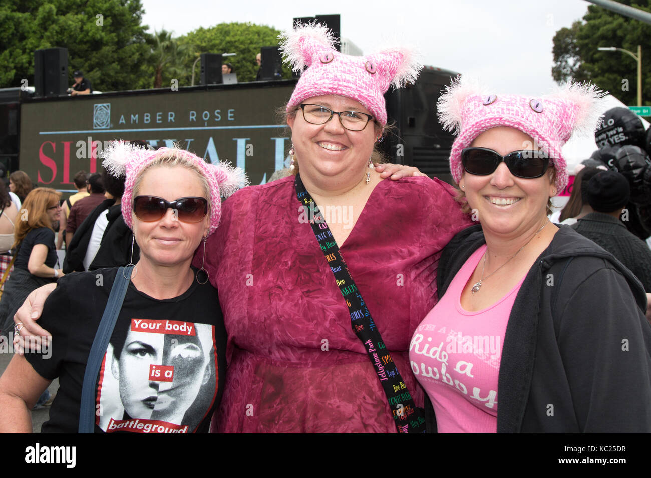 Los Angeles, California, USA. 1st Oct, 2017. Trinity Singer, Sarah ...