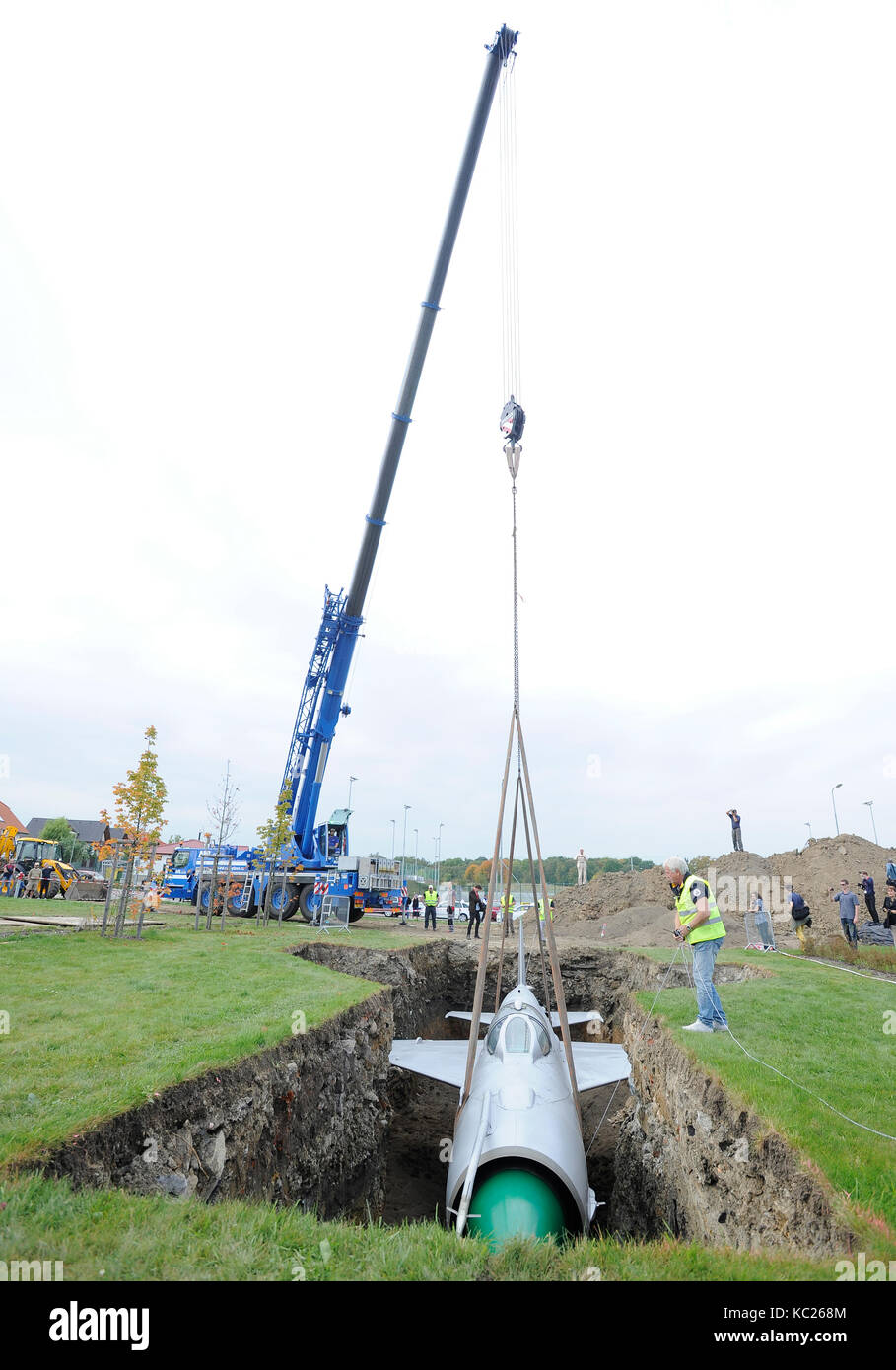 Dolni Brezany, Czech Republic. 01st Oct, 2017. British artist Roger ...