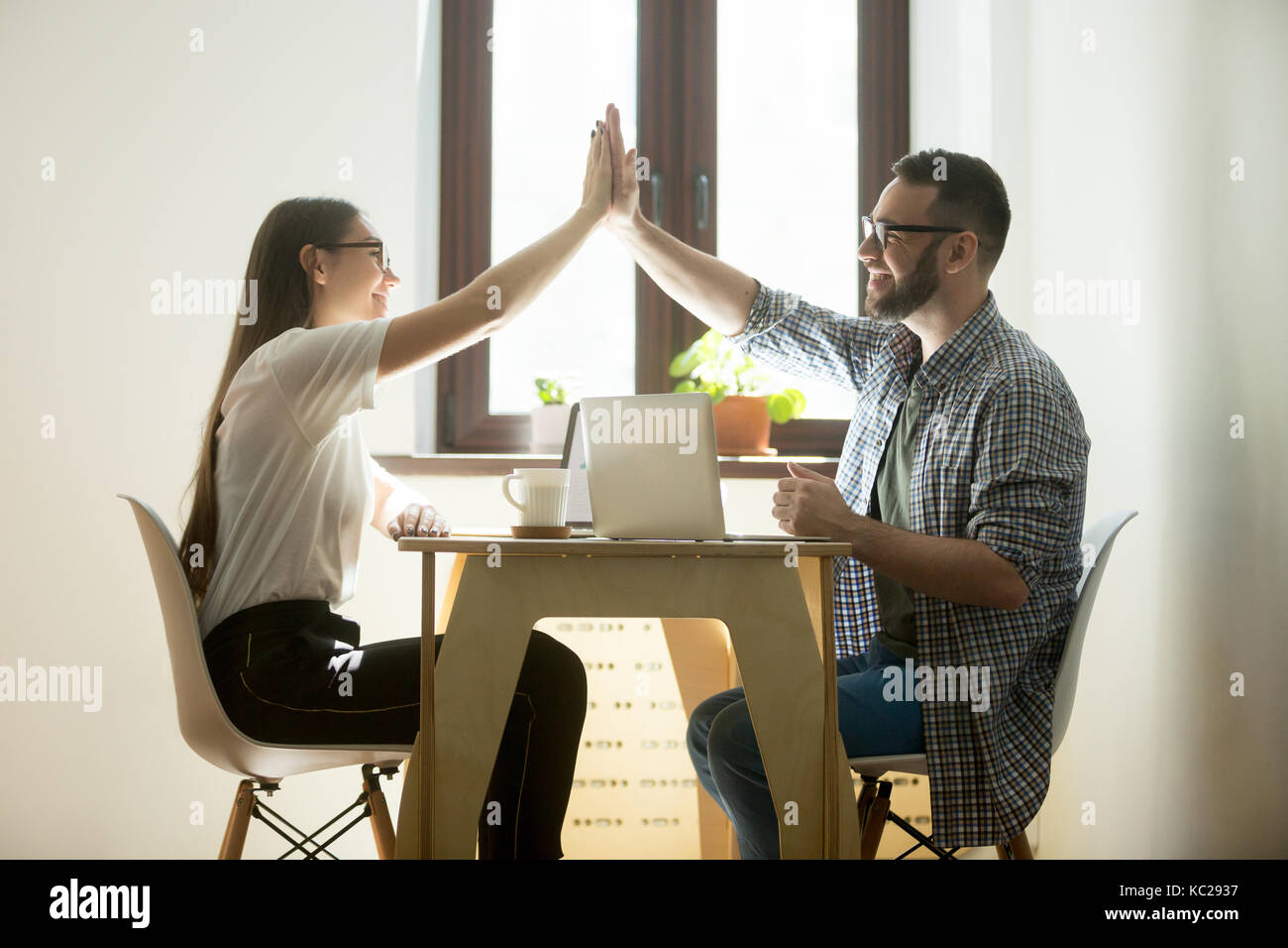 Team building exercise business hi-res stock photography and images - Alamy