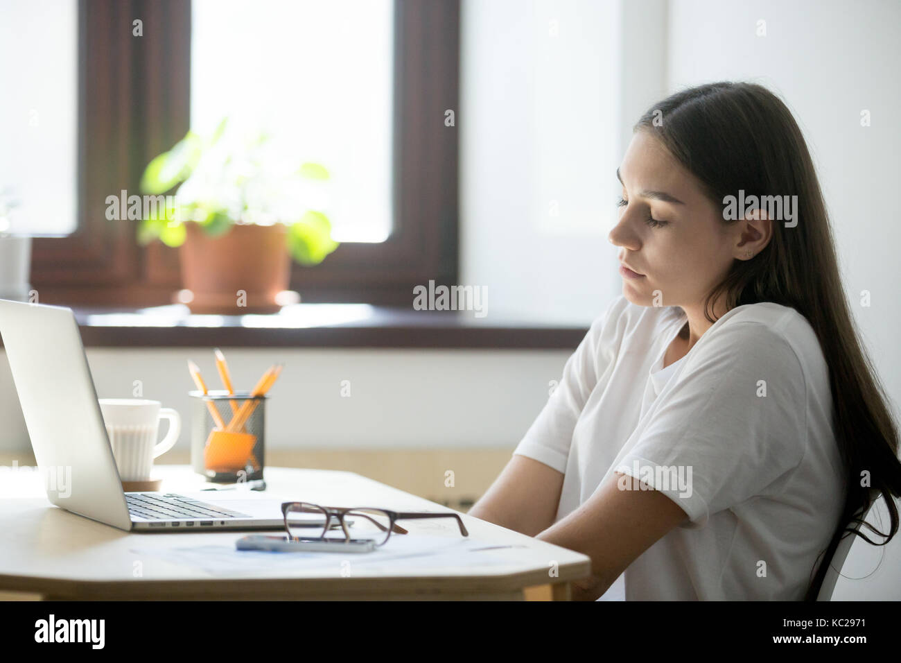 Millennial worker getting on-the-job trailing Stock Photo - Alamy