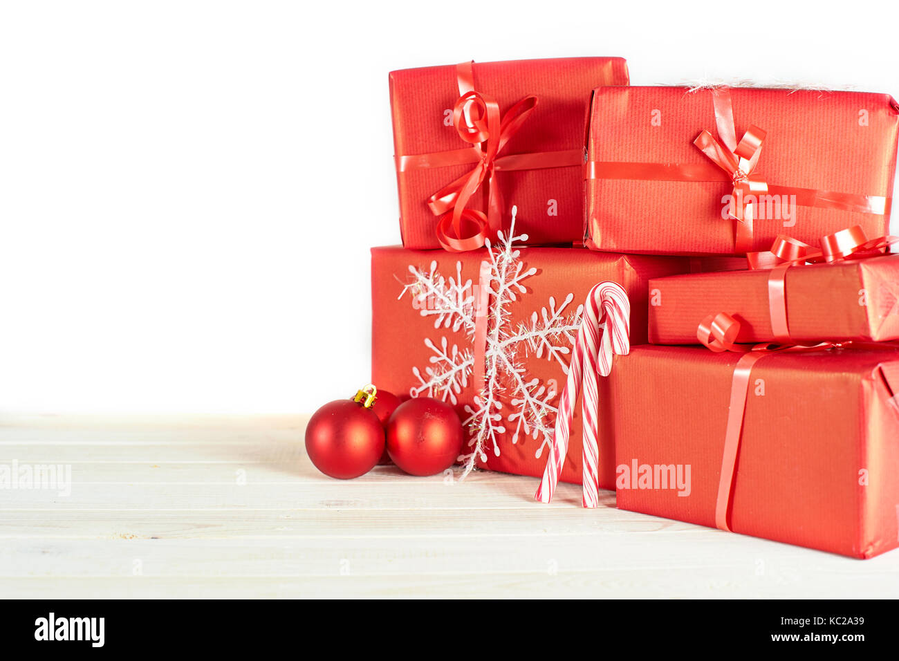 Gift boxes red balls hi-res stock photography and images - Alamy