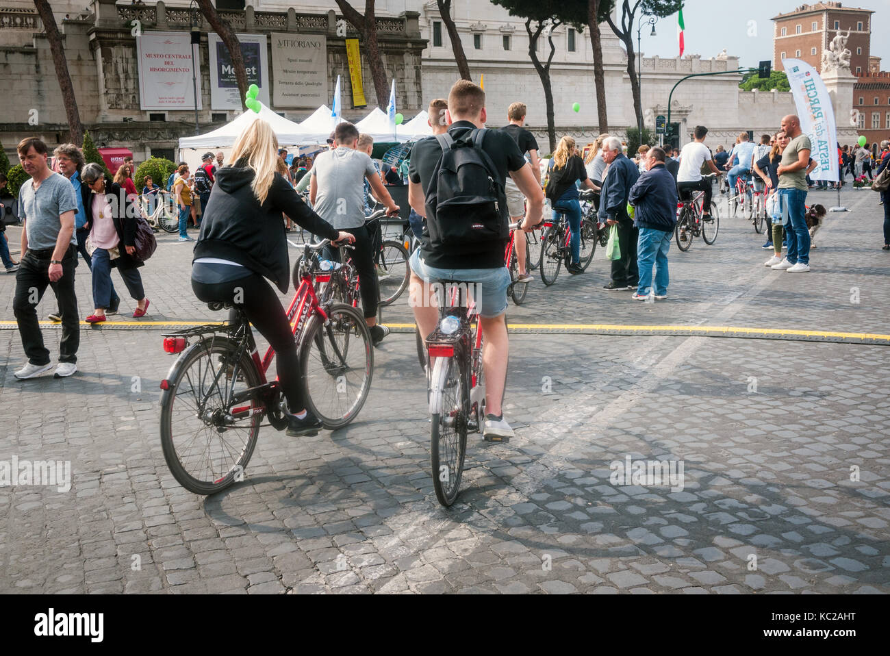 Rome and tourist and bicycle hi-res stock photography and images - Alamy