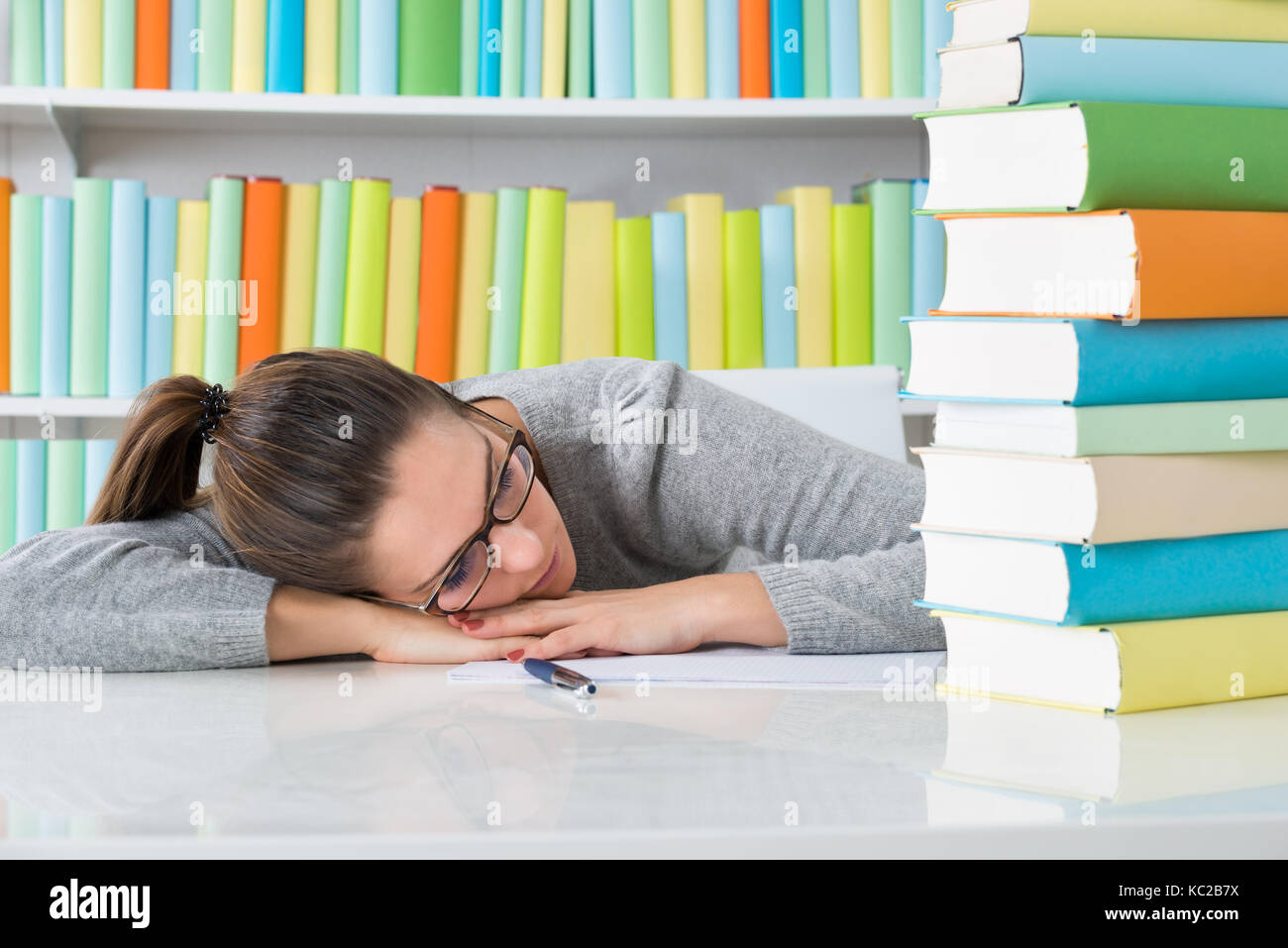 People sleeping at their desk hi-res stock photography and images - Alamy