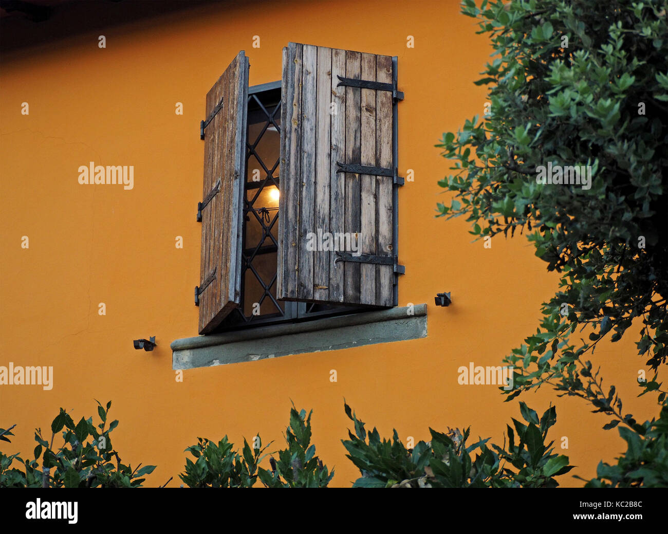 Ochre painted house hi-res stock photography and images - Alamy