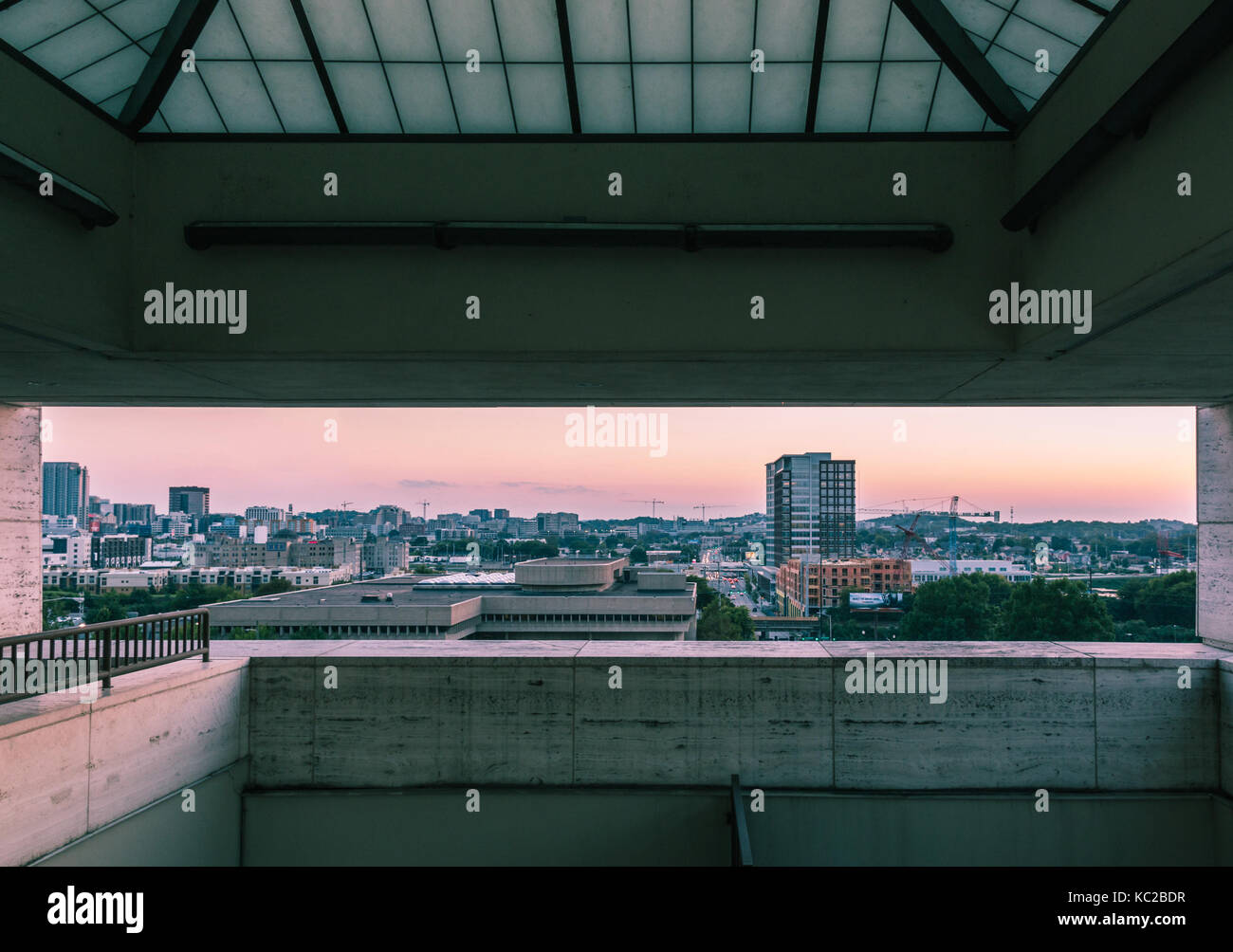 City perspective sunset hi-res stock photography and images - Alamy