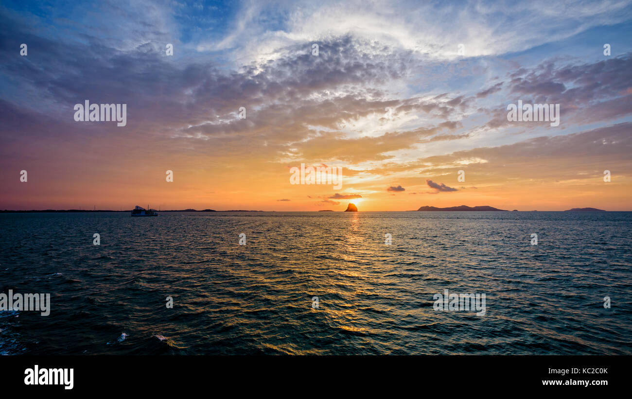 Widescreen 16 9 landscape hi-res stock photography and images - Alamy