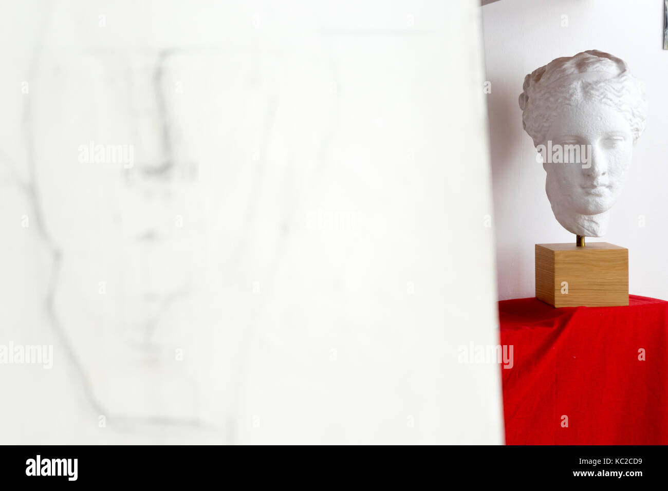 Sketched sculpture portrait on art studio Stock Photo - Alamy