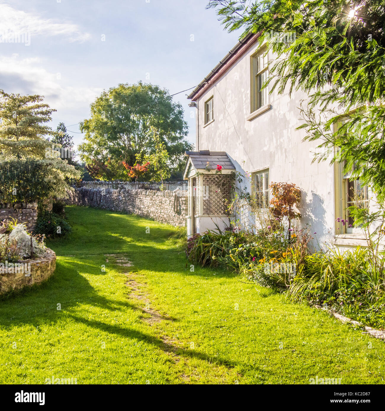 Farmhouse grounds in Devon, England, in the autumn Stock Photo - Alamy