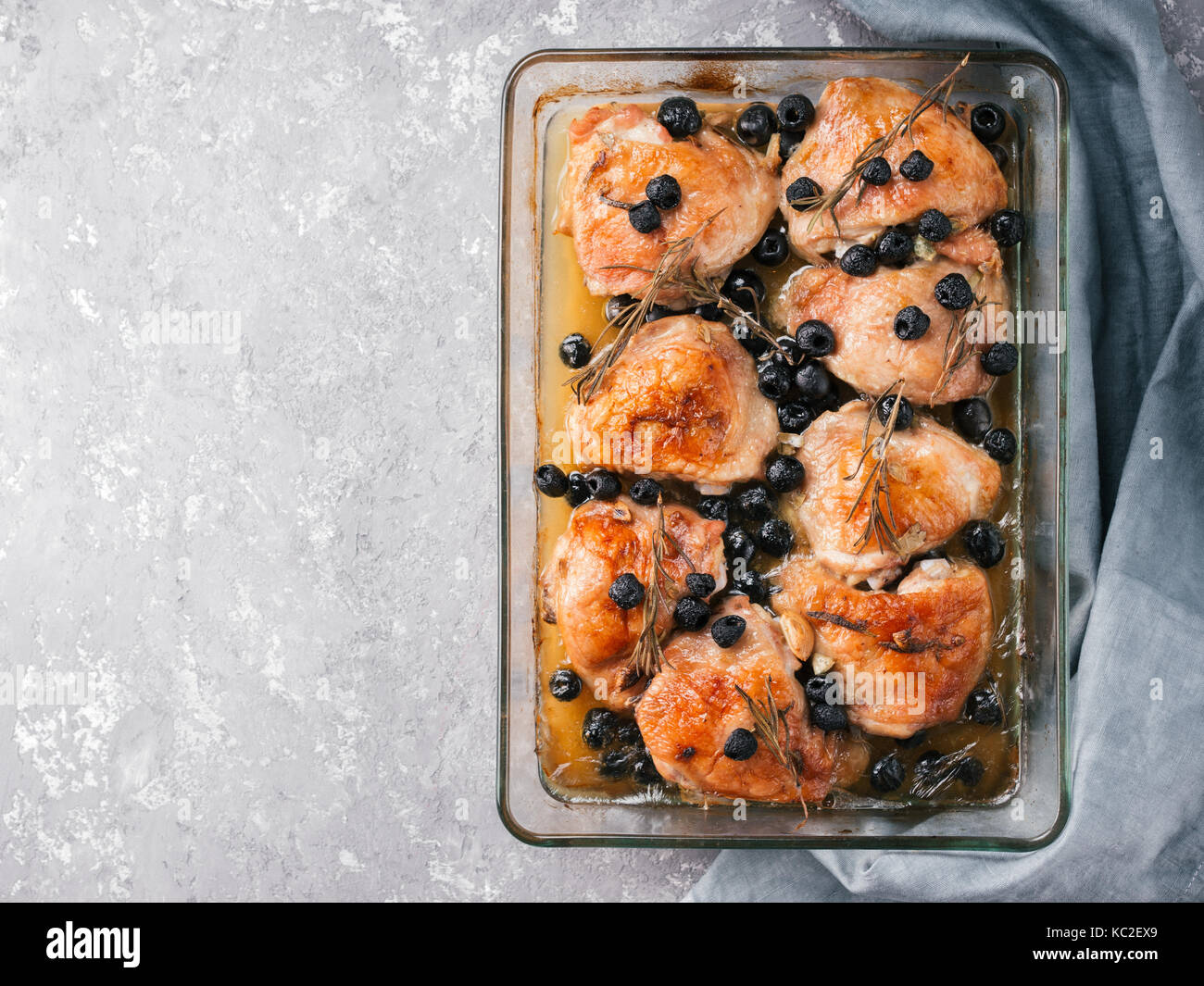 Oven roast chicken drumsticks hi-res stock photography and images - Alamy