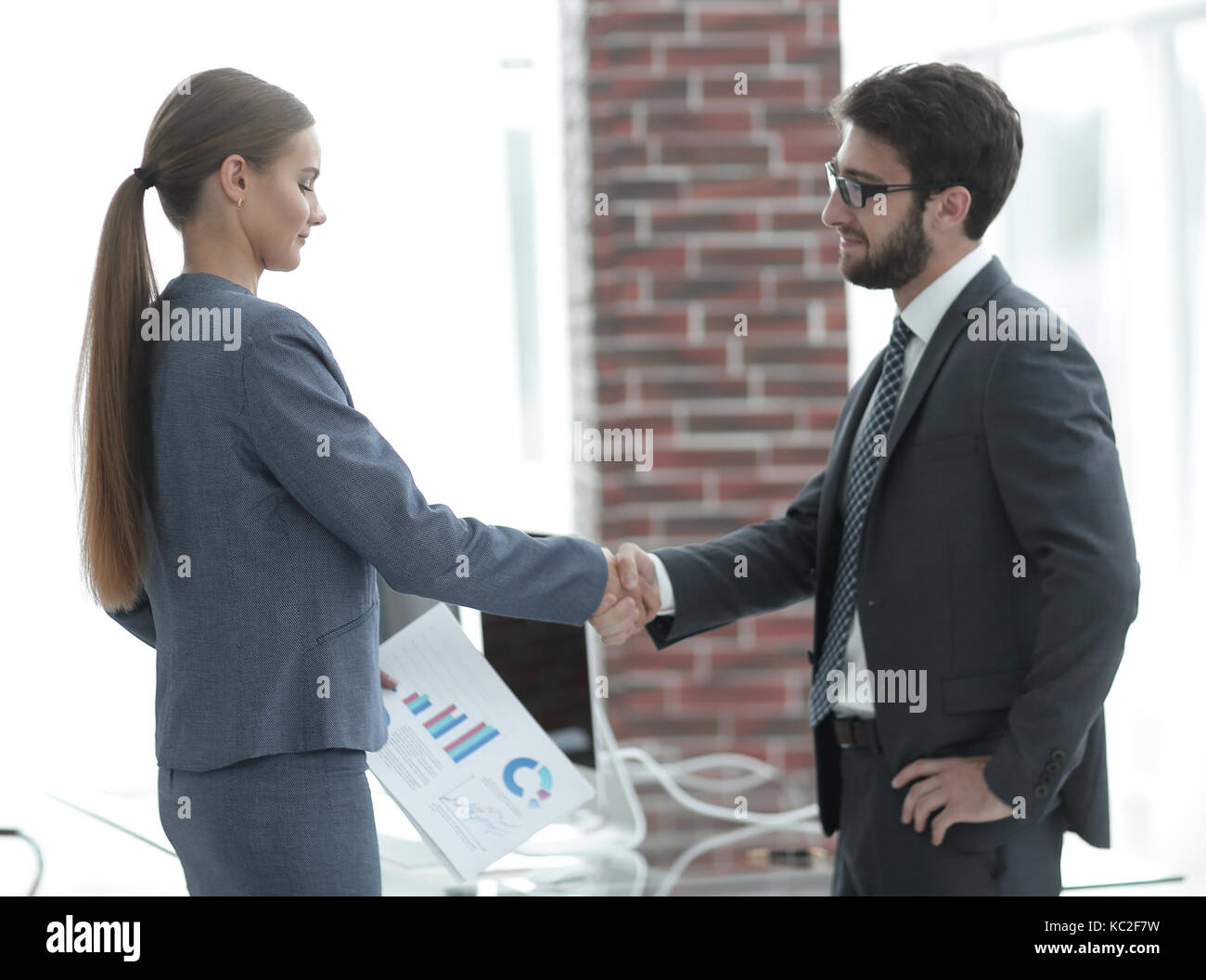 welcome handshake financial partners Stock Photo - Alamy