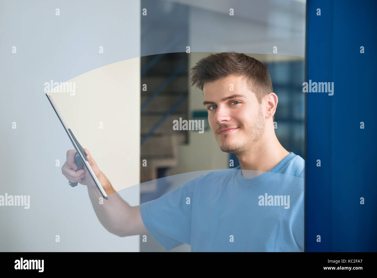 Glass cleaning worker hi-res stock photography and images - Alamy