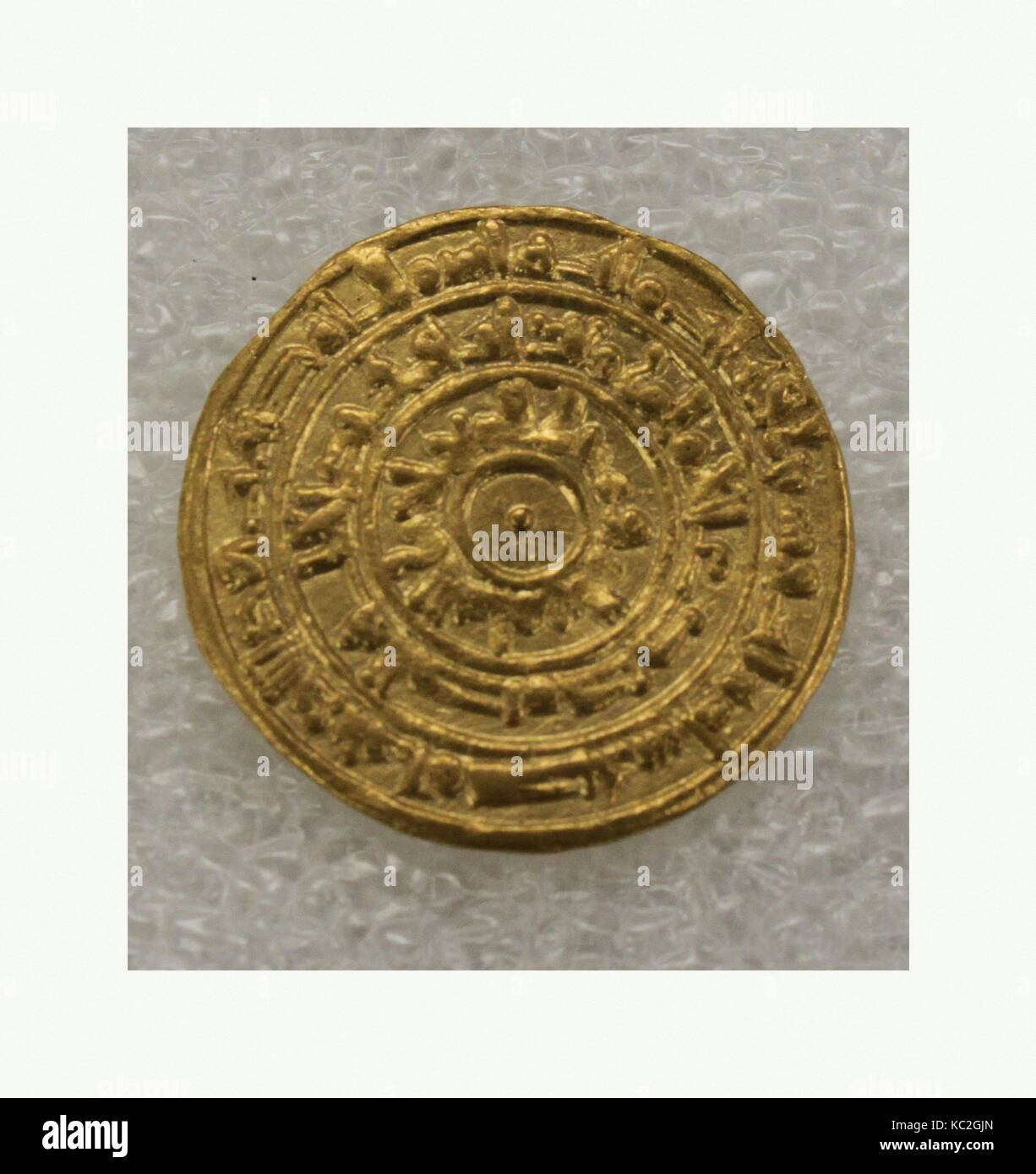 Coin, dated A.H. 363/ A.D. 973–74, Made in Egypt, Gold, Diam. 7/8 in ...