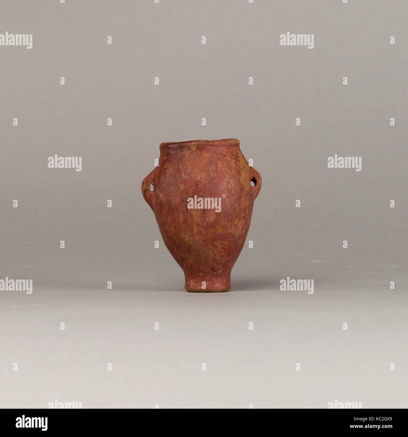 Polished red ware jar hi-res stock photography and images - Alamy