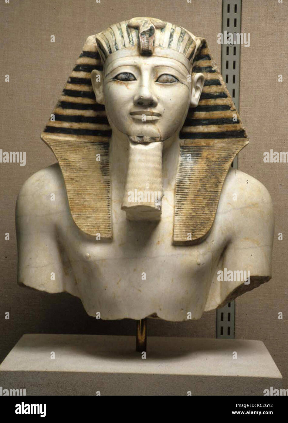 Upper part of a statue of Thutmose III, ca. 1479–1425 B.C Stock Photo ...