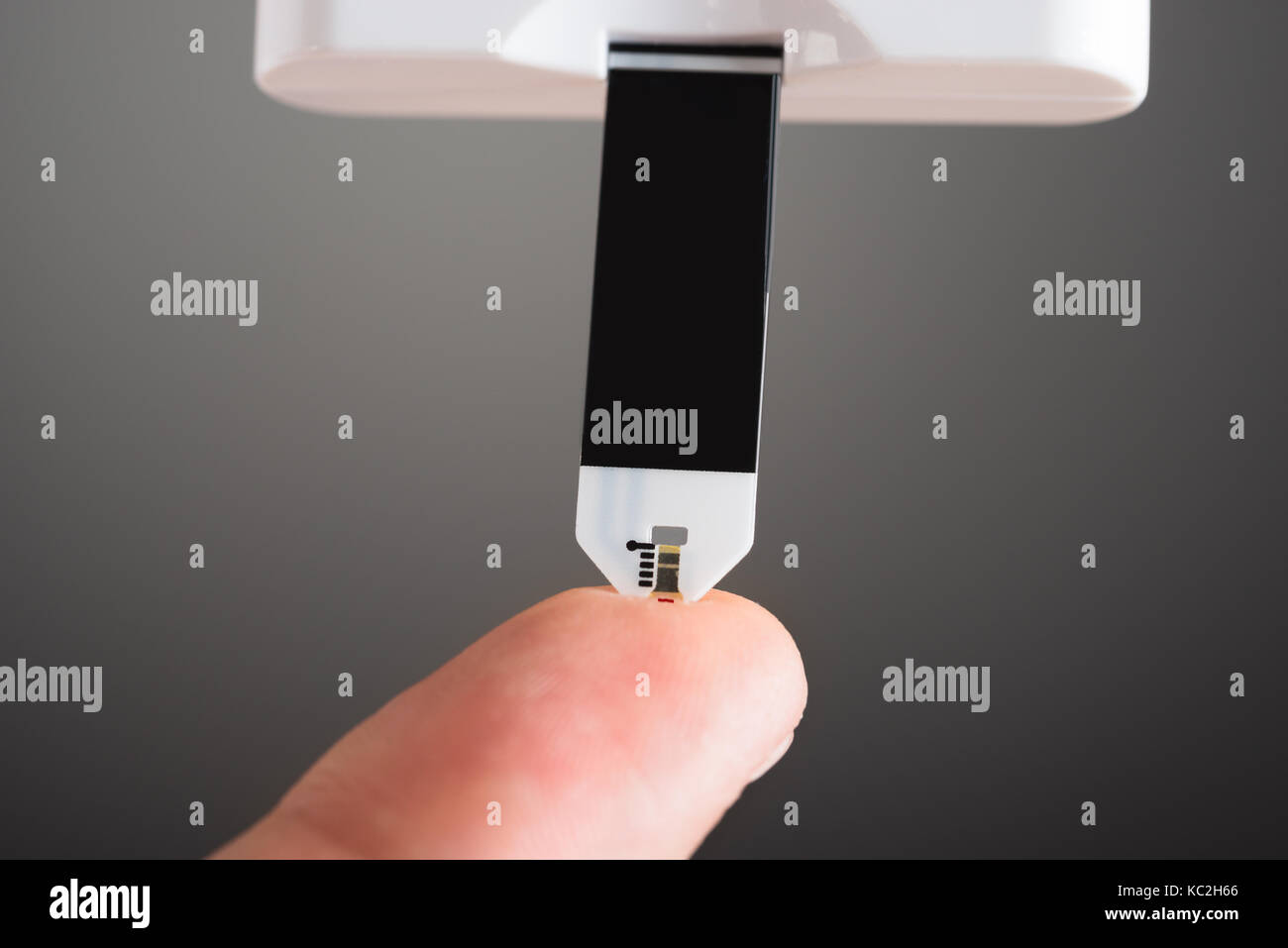 Person testing glucose monitor hi-res stock photography and images - Alamy