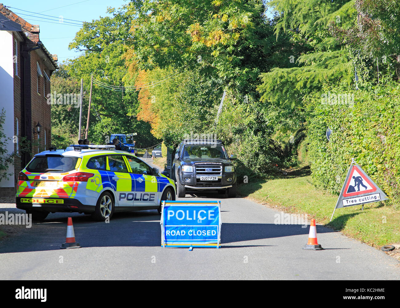Police road closed sign hi-res stock photography and images - Alamy