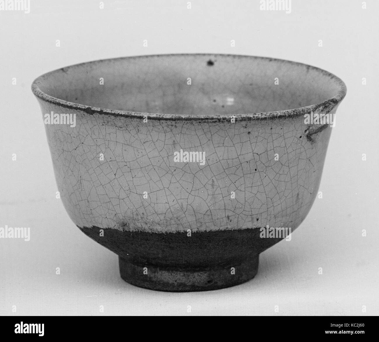 Bowl, Edo period (1615–1868), 1700–1780, Japan, Pottery covered with a ...